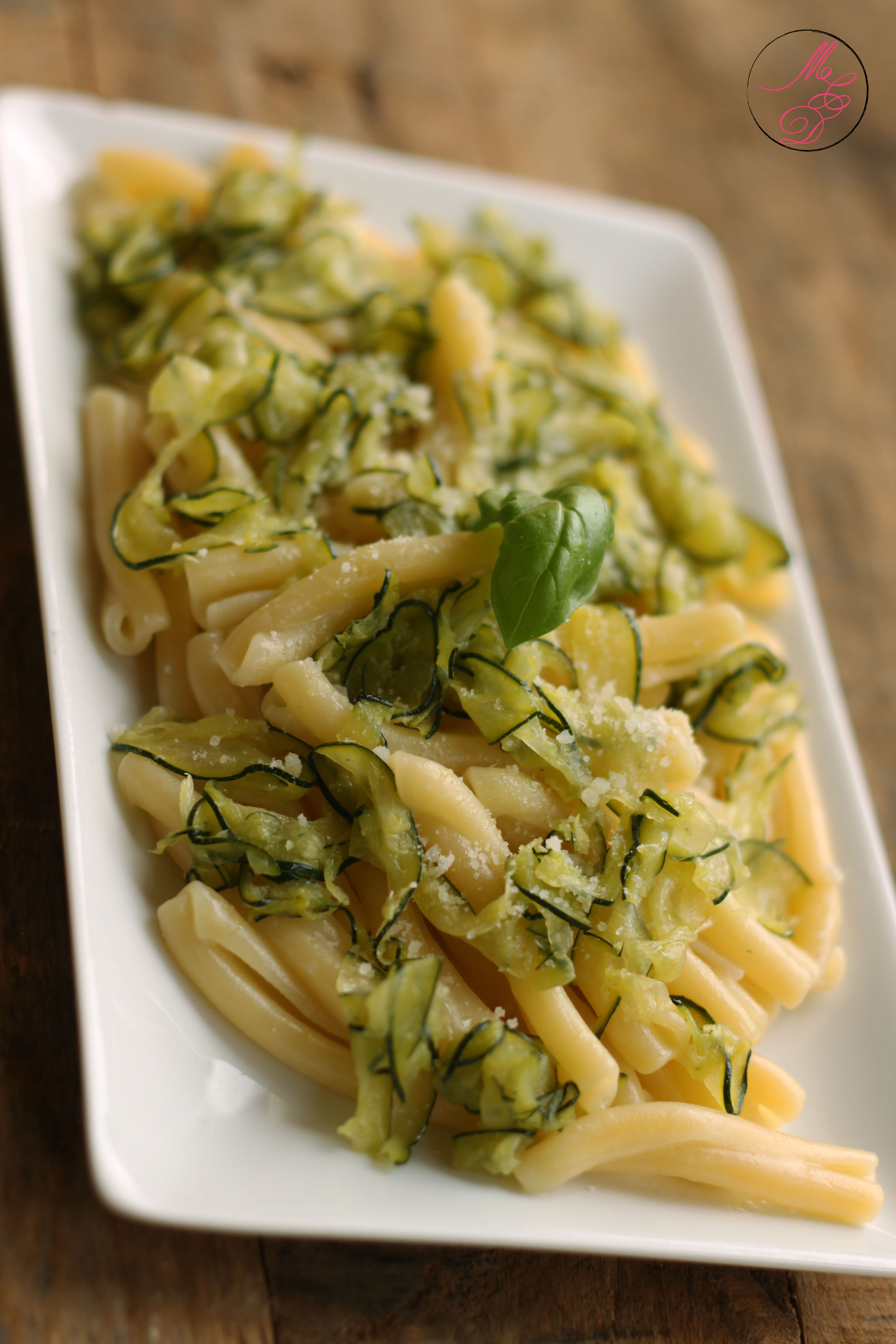 Pâtes aux courgettes, à l’ail & au parmesan (Casarecce con zucchine ...