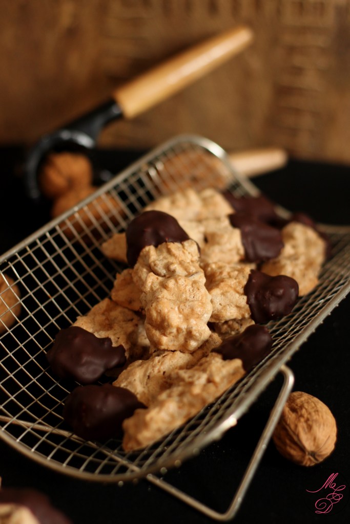 Biscuits meringués aux noix de Grenoble