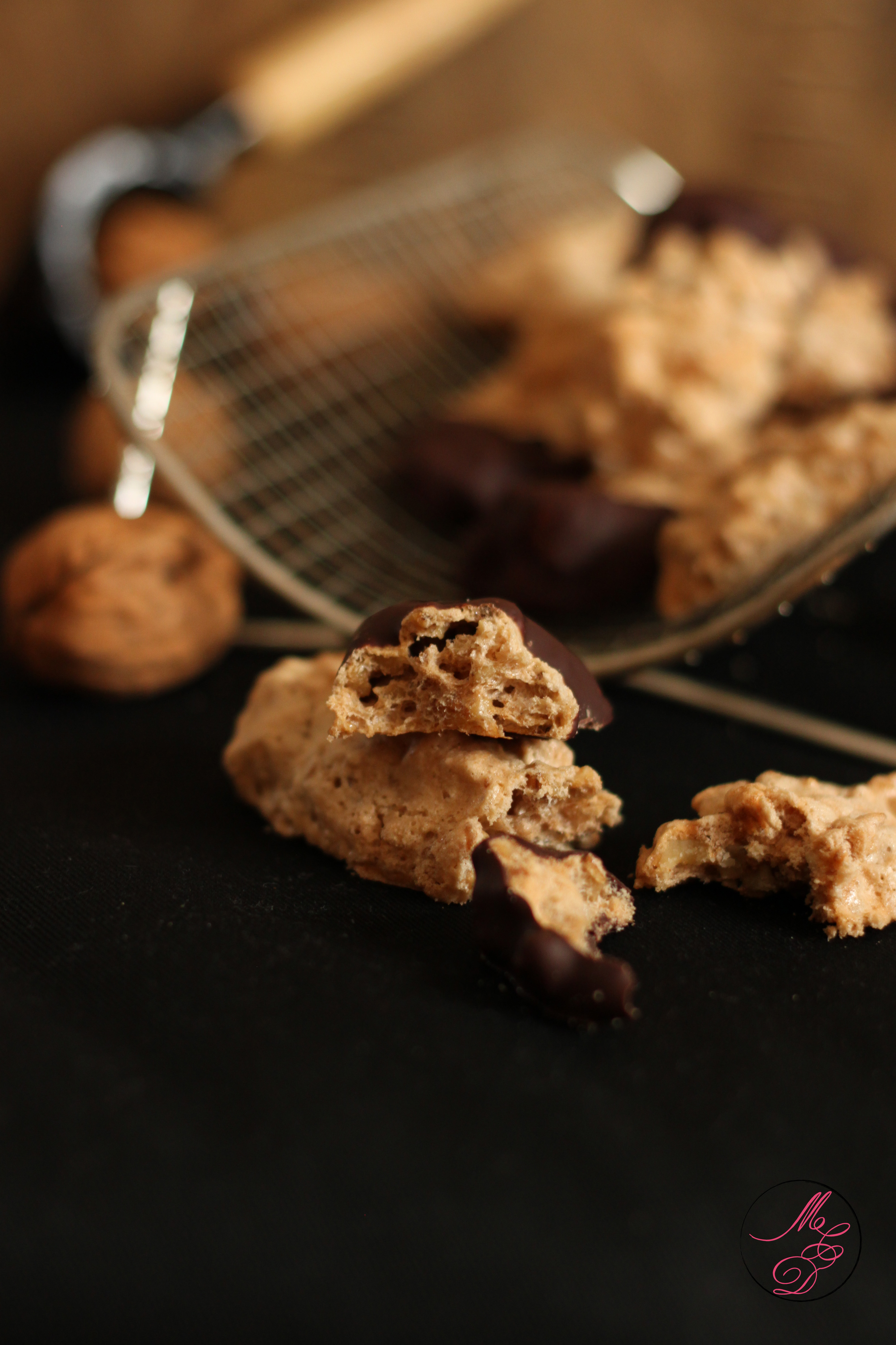 Biscuits meringués aux noix de Grenoble