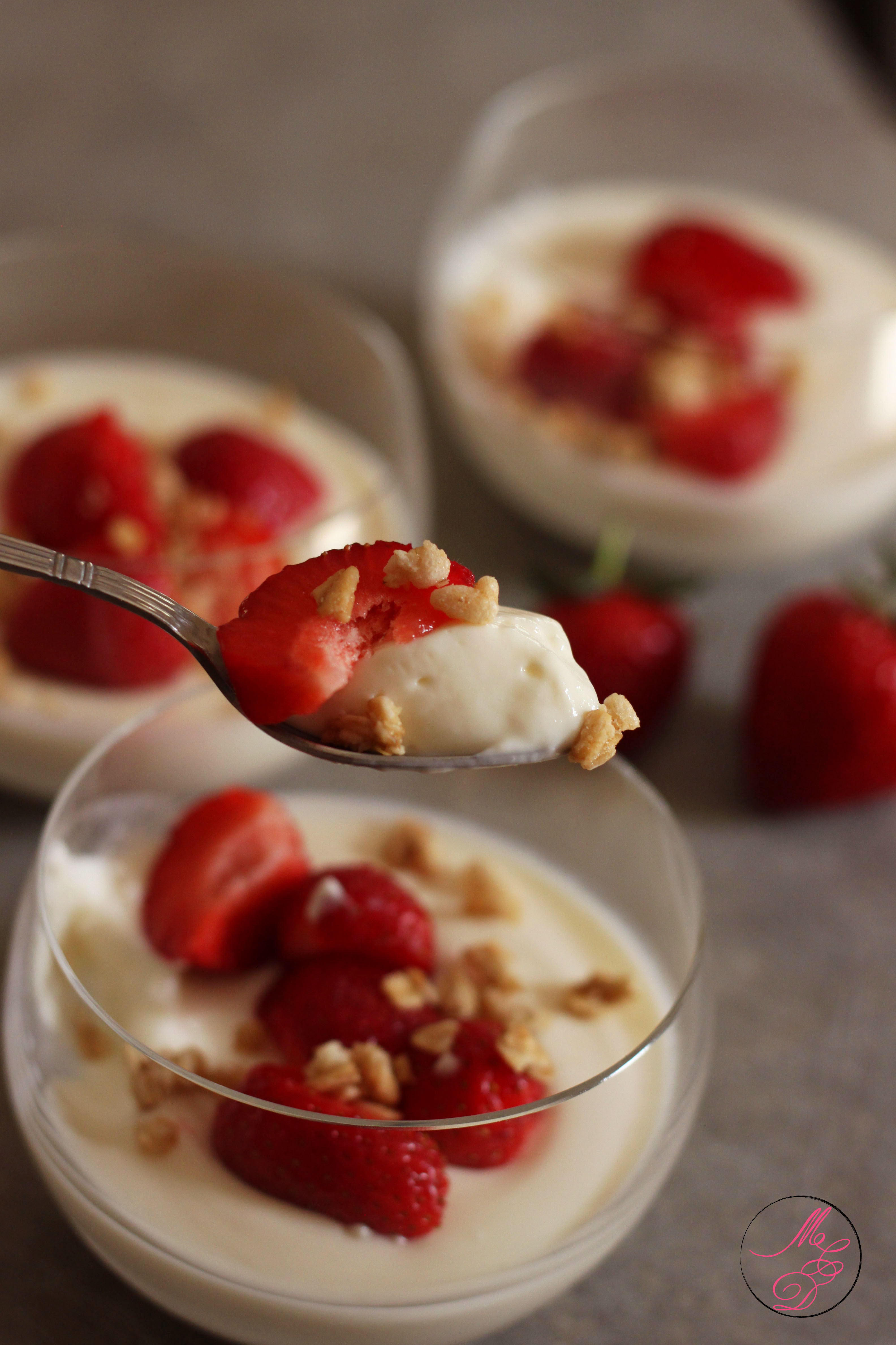 Nuage de fromage blanc aux fraises & céréales muesli
