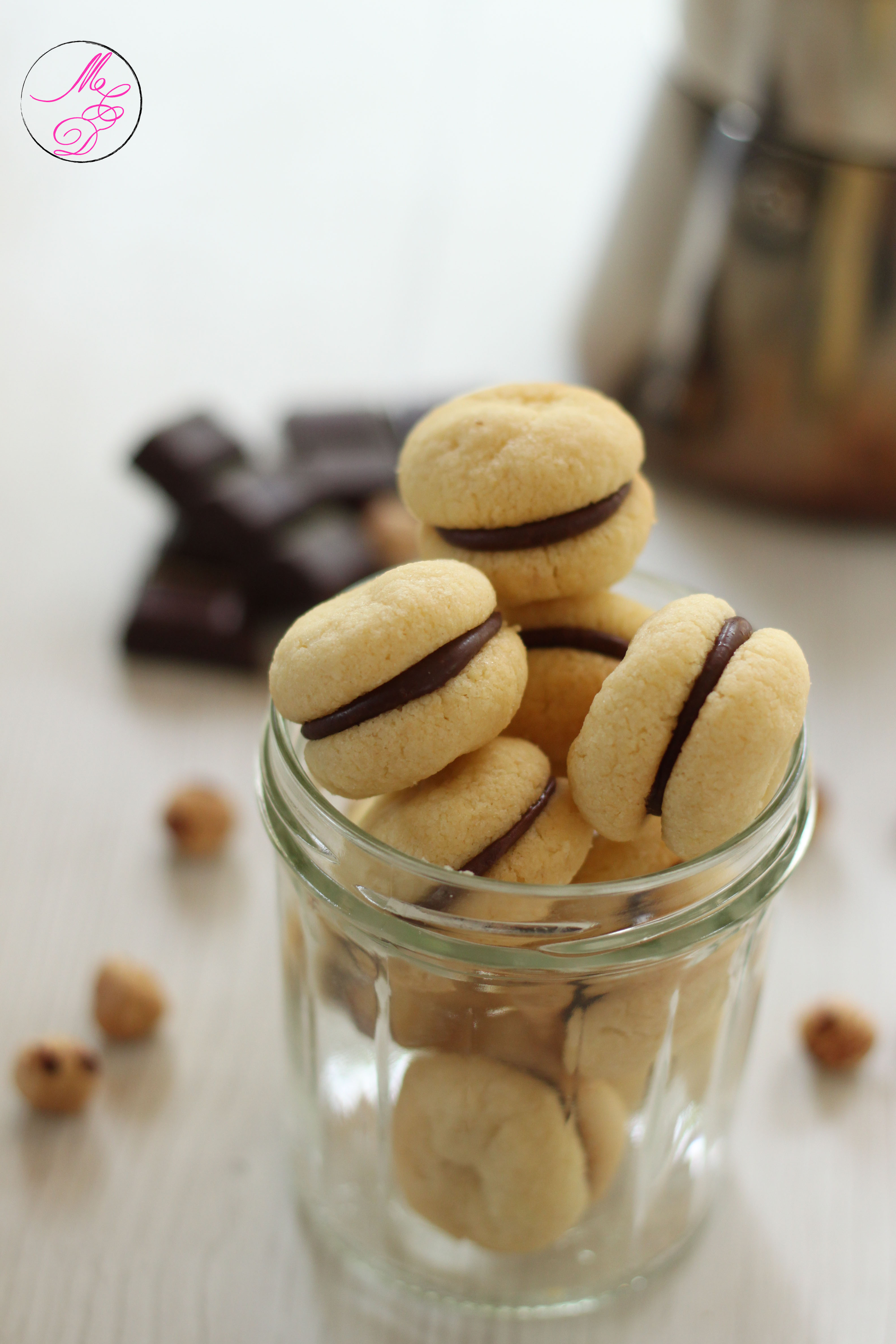 Baci di dama (biscuits sablés italiens fourrés au chocolat)